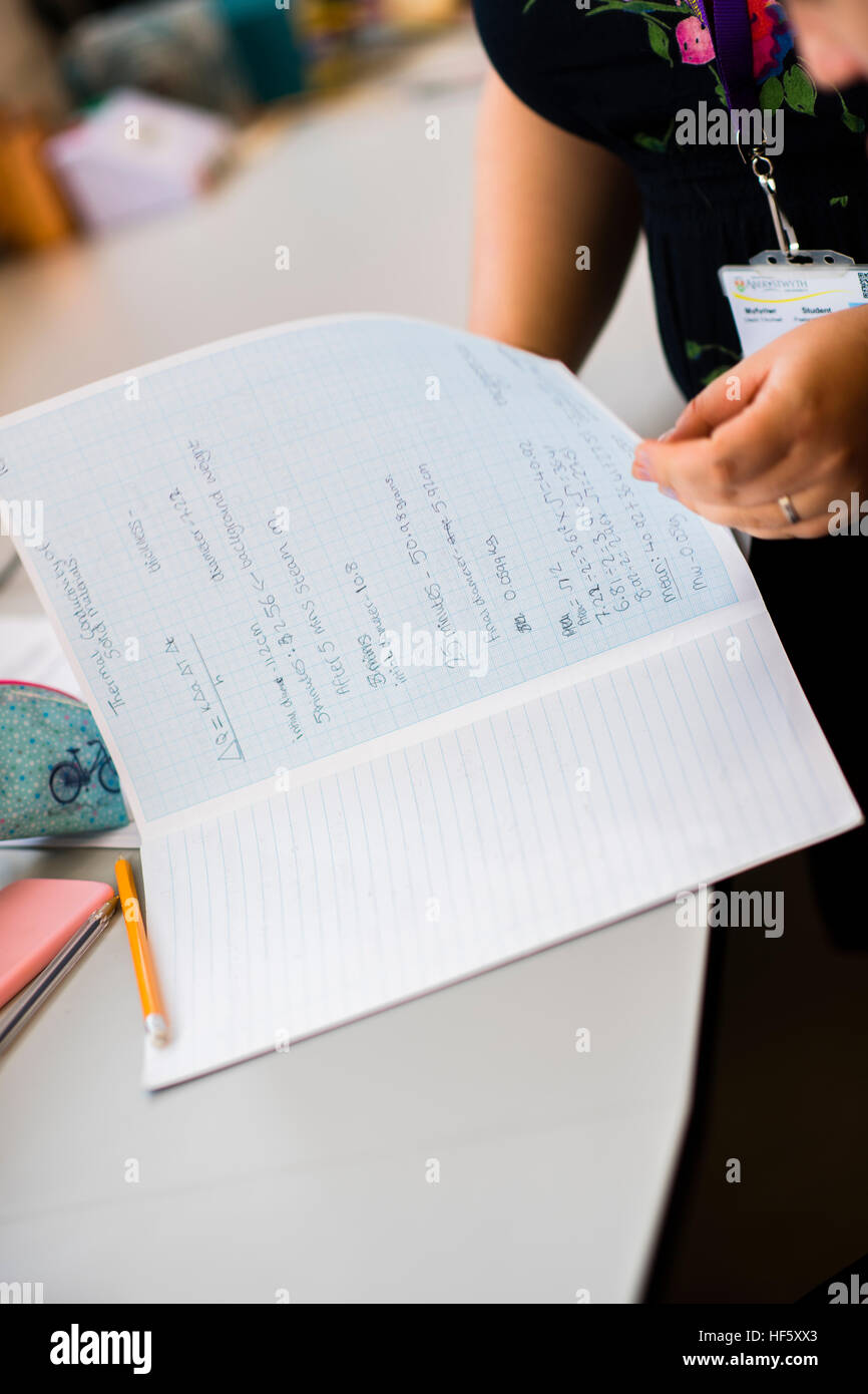 Uk physics class university hi-res stock photography and images - Alamy