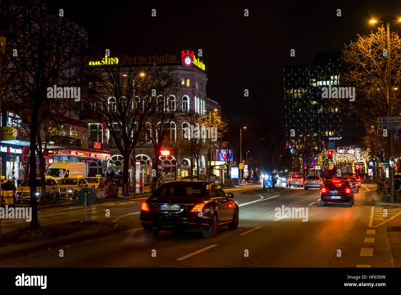 Reeperbahn at night, the red-light St Pauli district, Hamburg, Germany ...