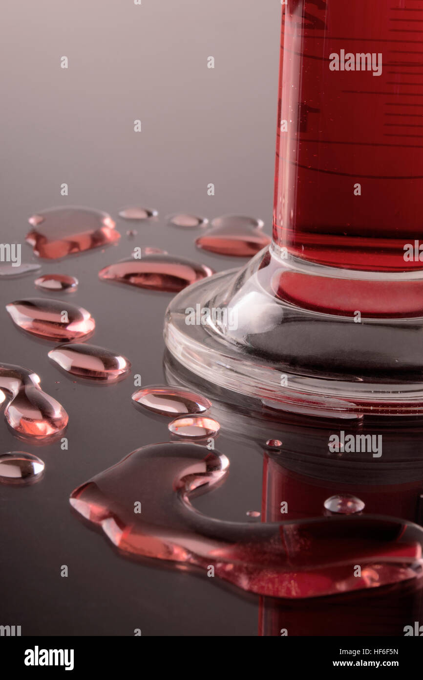 Graduated cylinder hi-res stock photography and images - Alamy