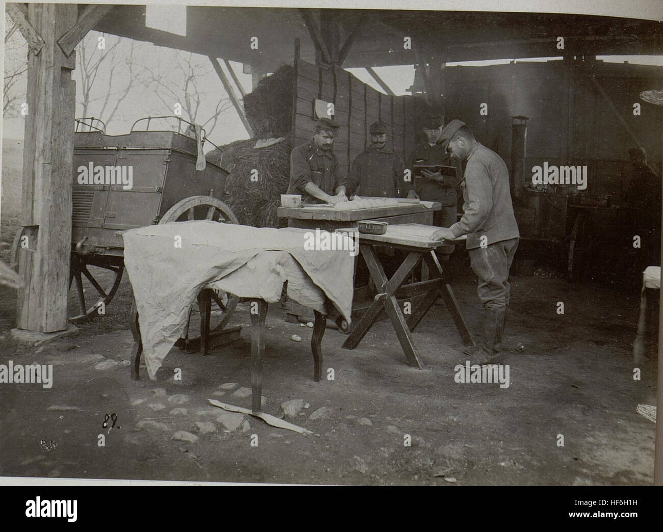 Photos of soldiers in the kitchen hi-res stock photography and images ...