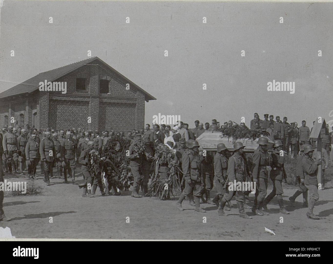 Mortar course, burial of the dead, First World War, Europeana ...