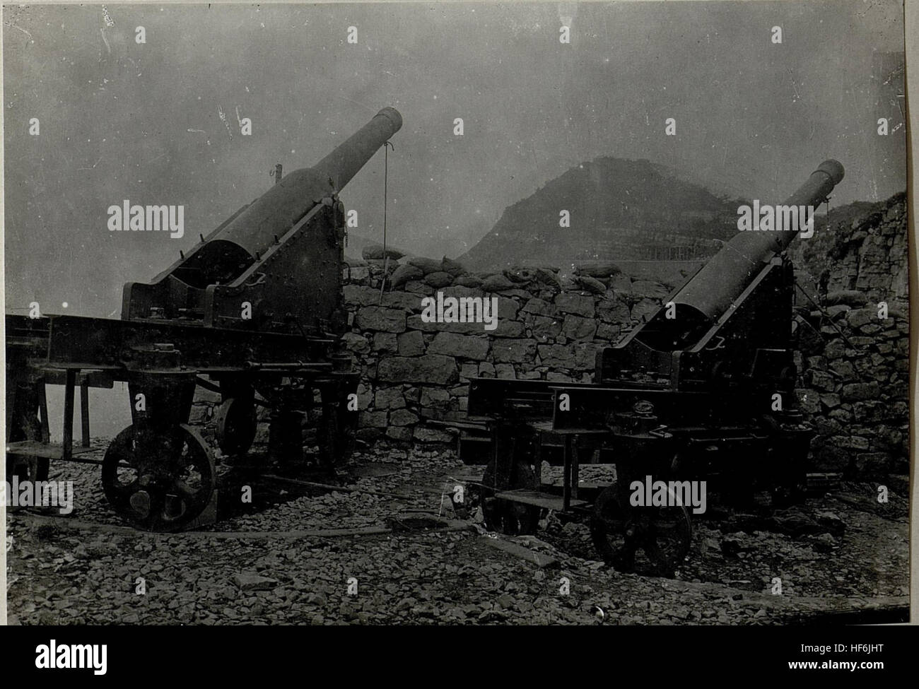 149mm artillery pieces on Monte Toraro during World War I Stock Photo ...