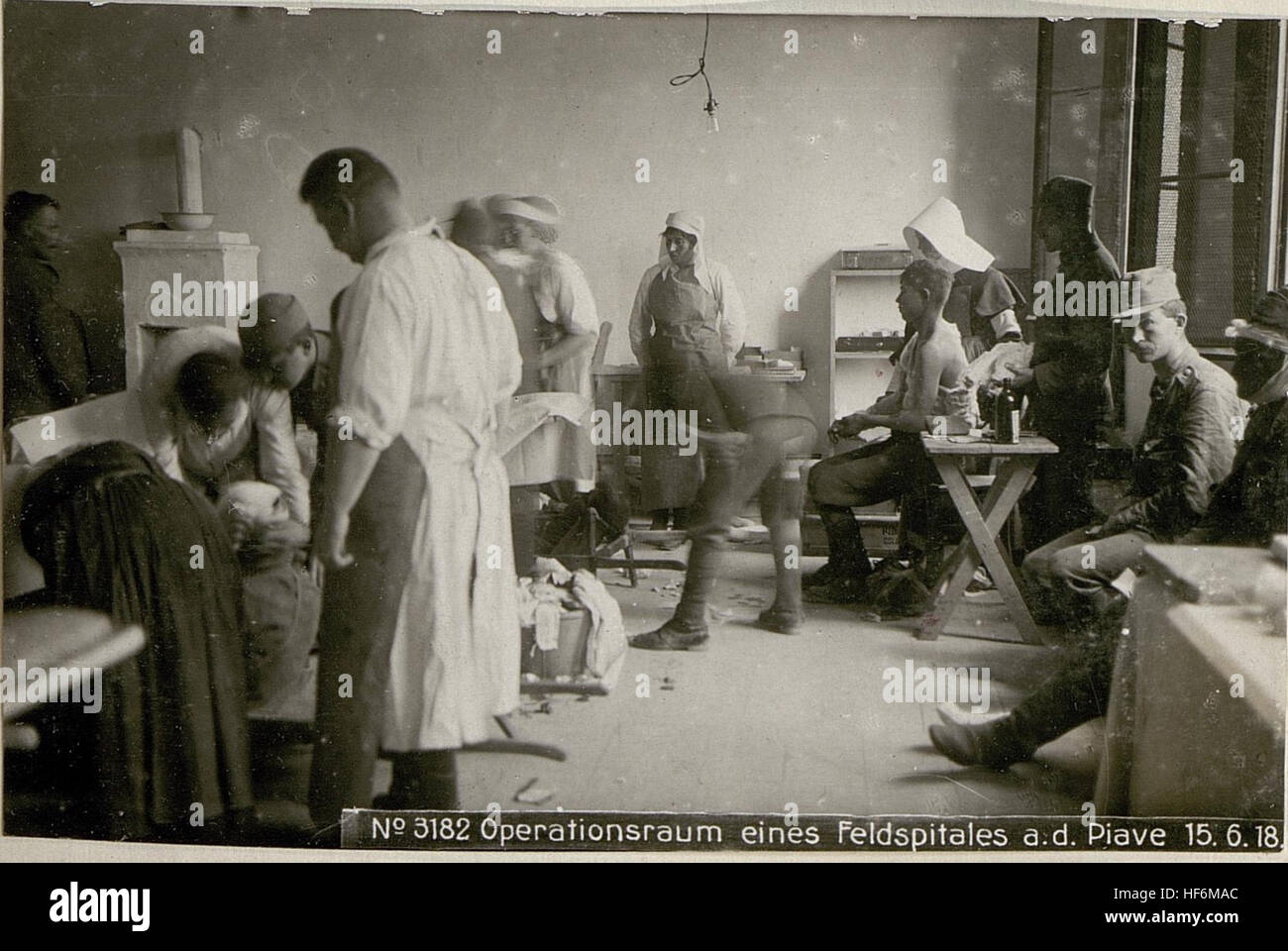 Medical tent war hi-res stock photography and images - Alamy