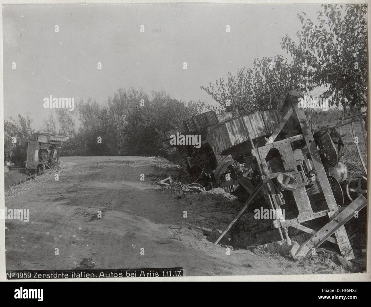 Destroyed italian cars hi-res stock photography and images - Alamy