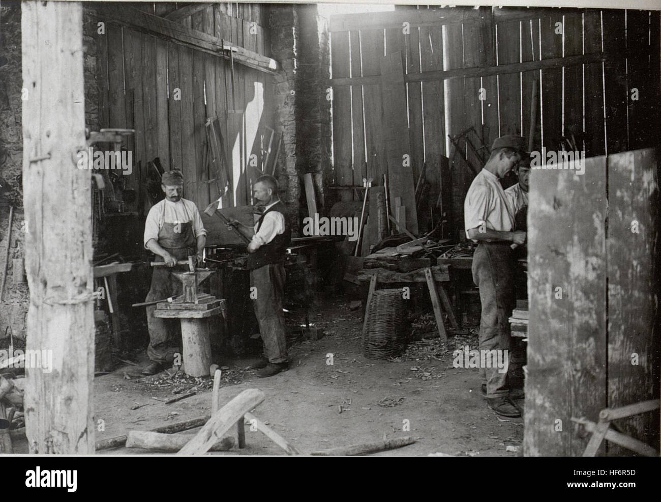 Blacksmithing in the military hi-res stock photography and images - Alamy