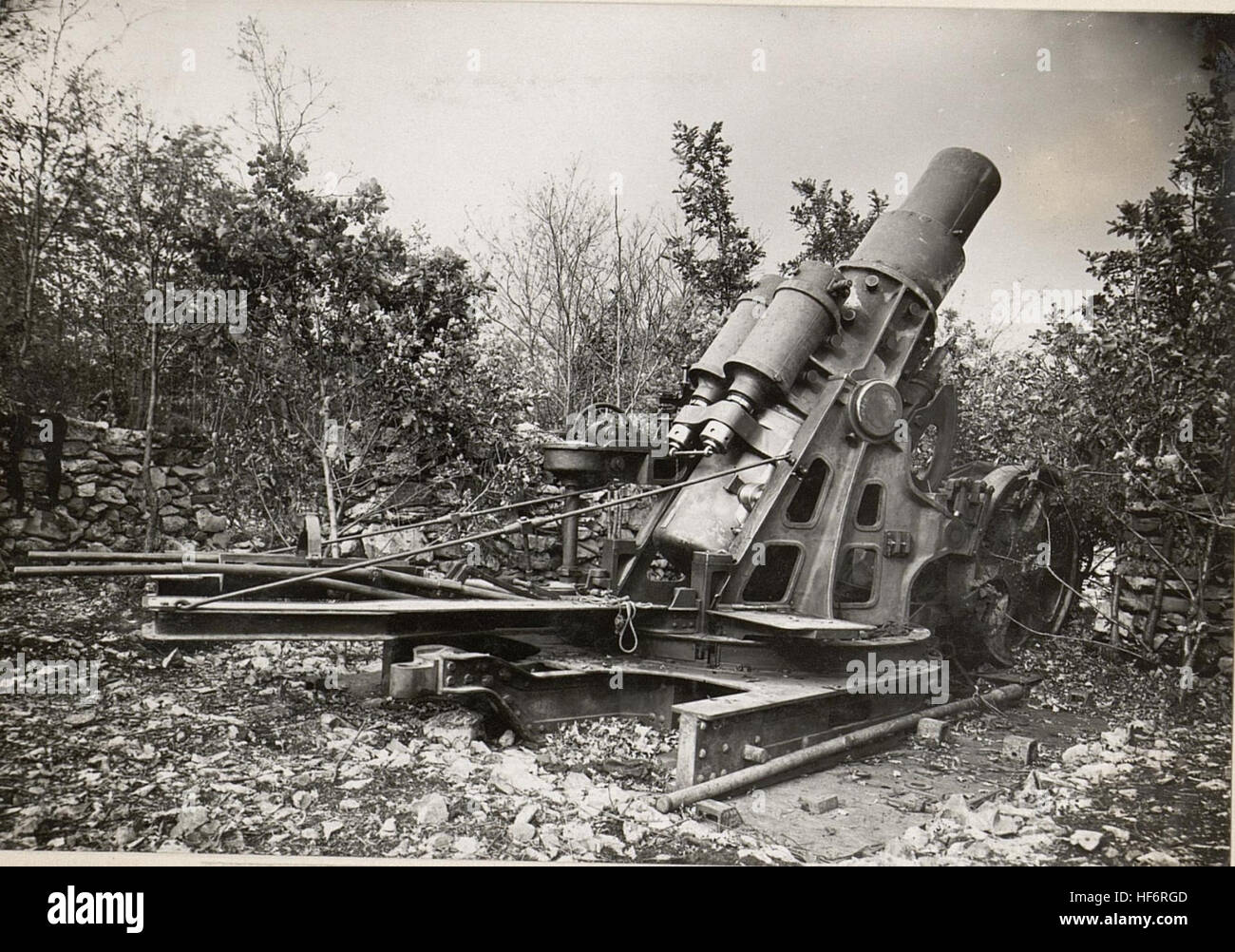 A photograph showing a 30.5 cm mortar at Maohinje on August 27, 1917 ...