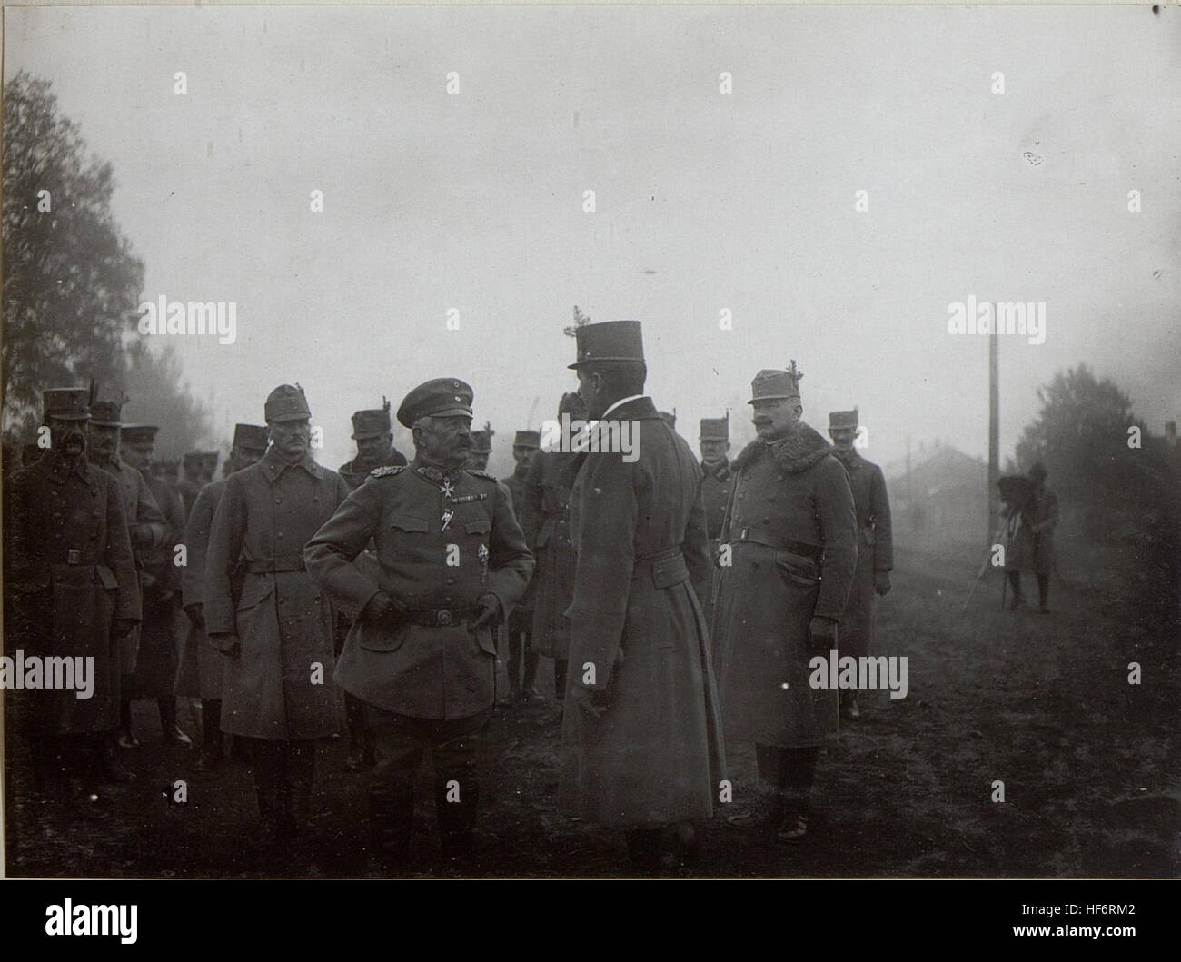 Inspection and decoration of officers and soldiers by high-ranking ...