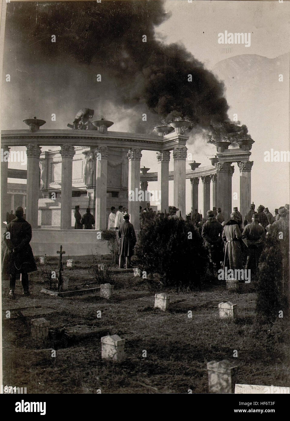 Trient.Enthüllung des Kriegerdenkmals am Friedhof 15636405 Stock Photo ...