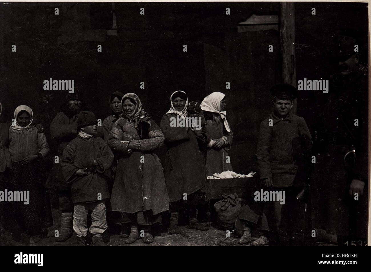 Return of emigrants to Wladimir-Wolynskij on March 21, 1918, showing ...