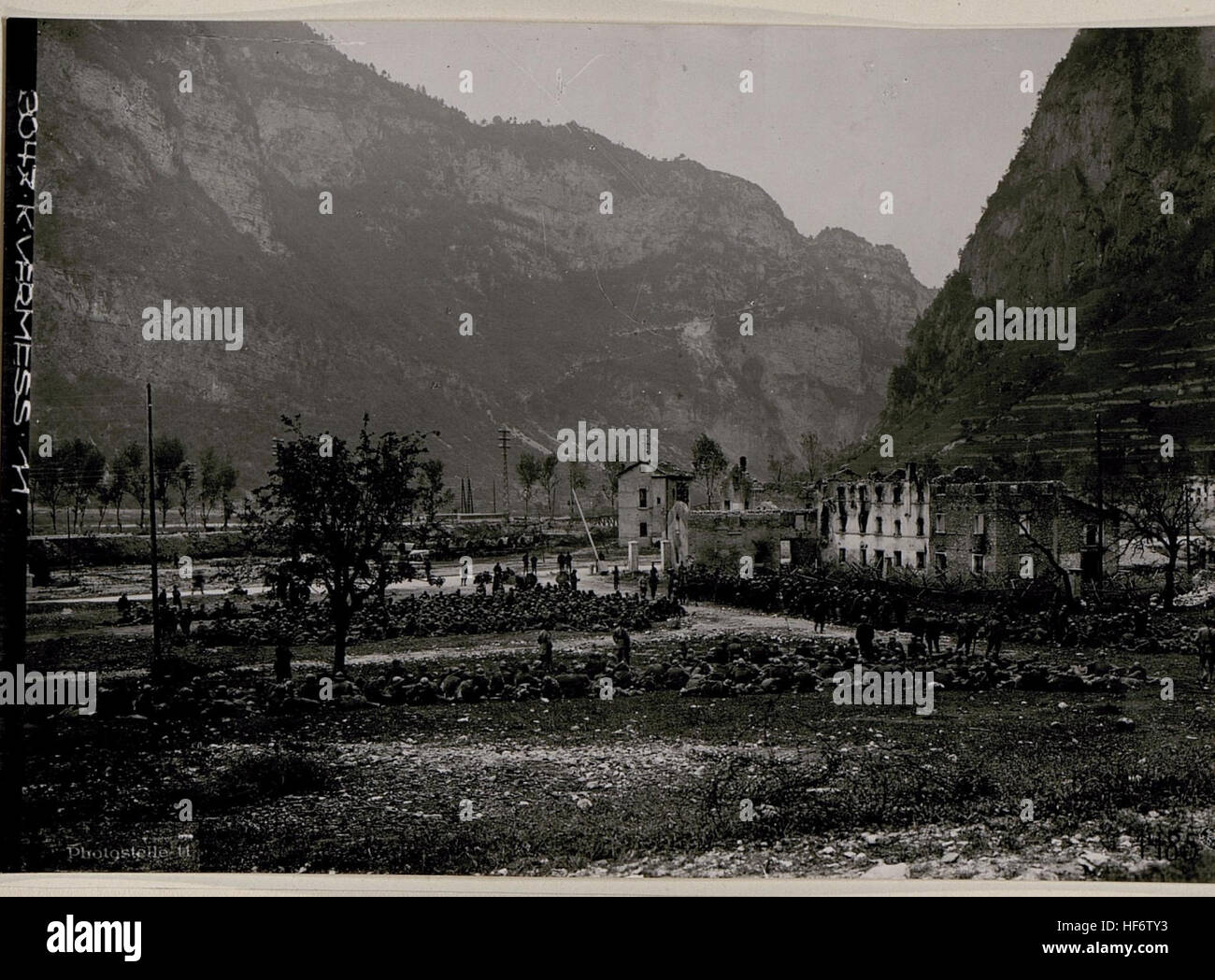 Italian prisoners of war captured during the June 1918 offensive in ...
