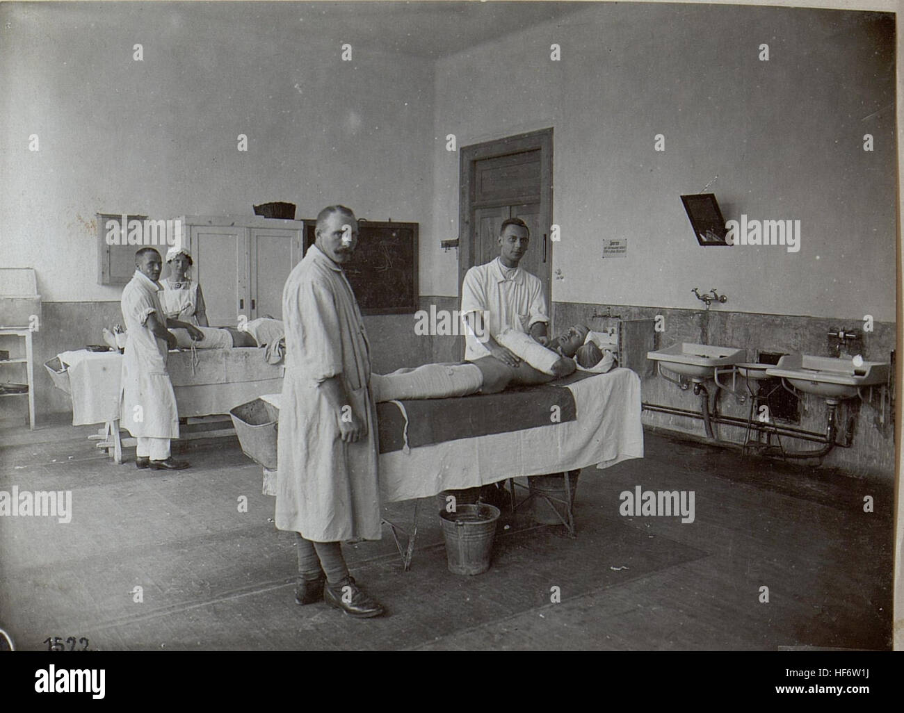 Operating room in world war i hi-res stock photography and images - Alamy