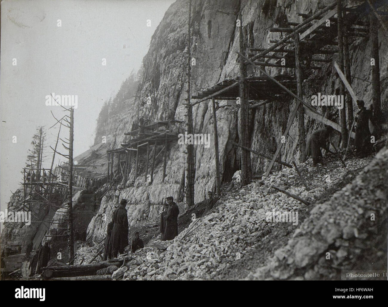 Construction of a barricade (Barricatastrac39Fe) during World War I ...