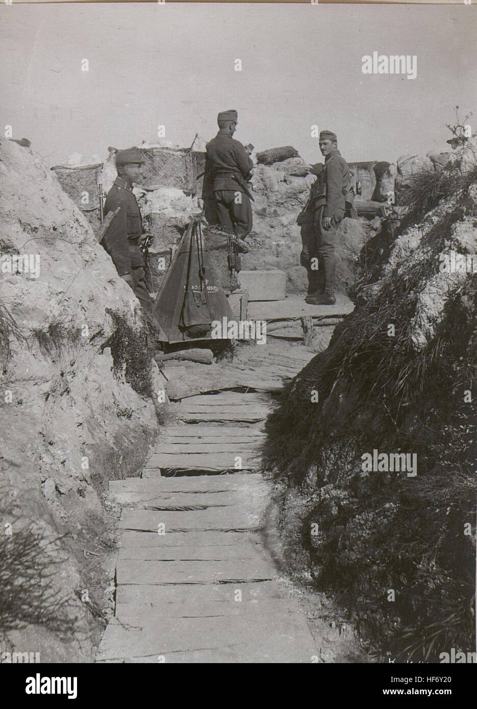 Soldiers of the 49th Infantry Regiment on duty at a field post in ...