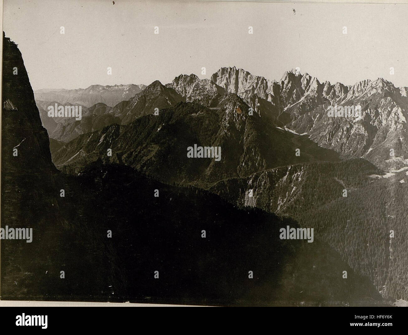 Continuation of image 3619 showing the 10th Army command during World ...