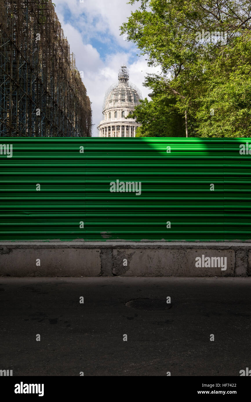 Construction site hoarding hi-res stock photography and images - Alamy