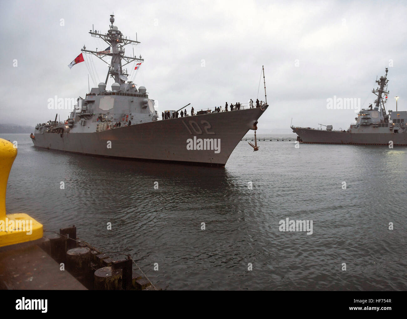 The USN Arleigh Burke-class guided-missile destroyer USS Sampson ...