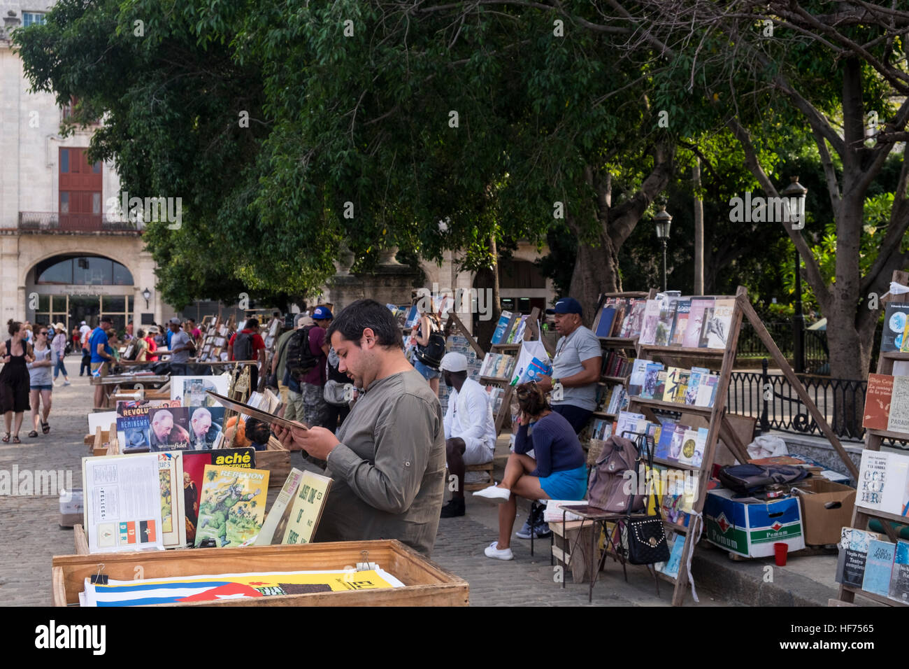 Old books stalls hi-res stock photography and images - Alamy