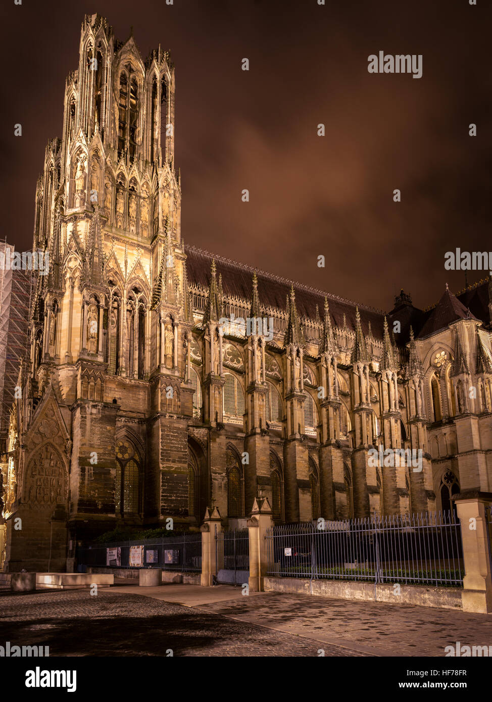 Reims cathedral france night hi-res stock photography and images - Alamy