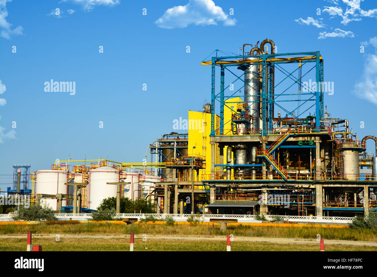 An oil refinery or petroleum refinery Stock Photo - Alamy