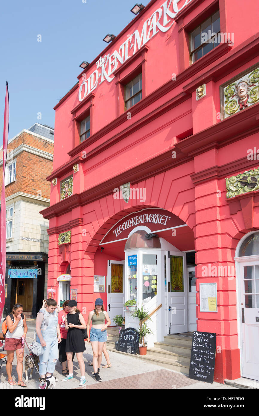 Old english market town hi-res stock photography and images - Alamy