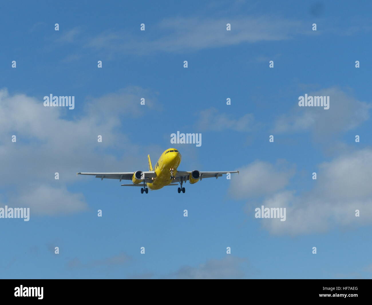 Florida, Fort Lauderdale, domestic flight, jet plane, landing, final ...