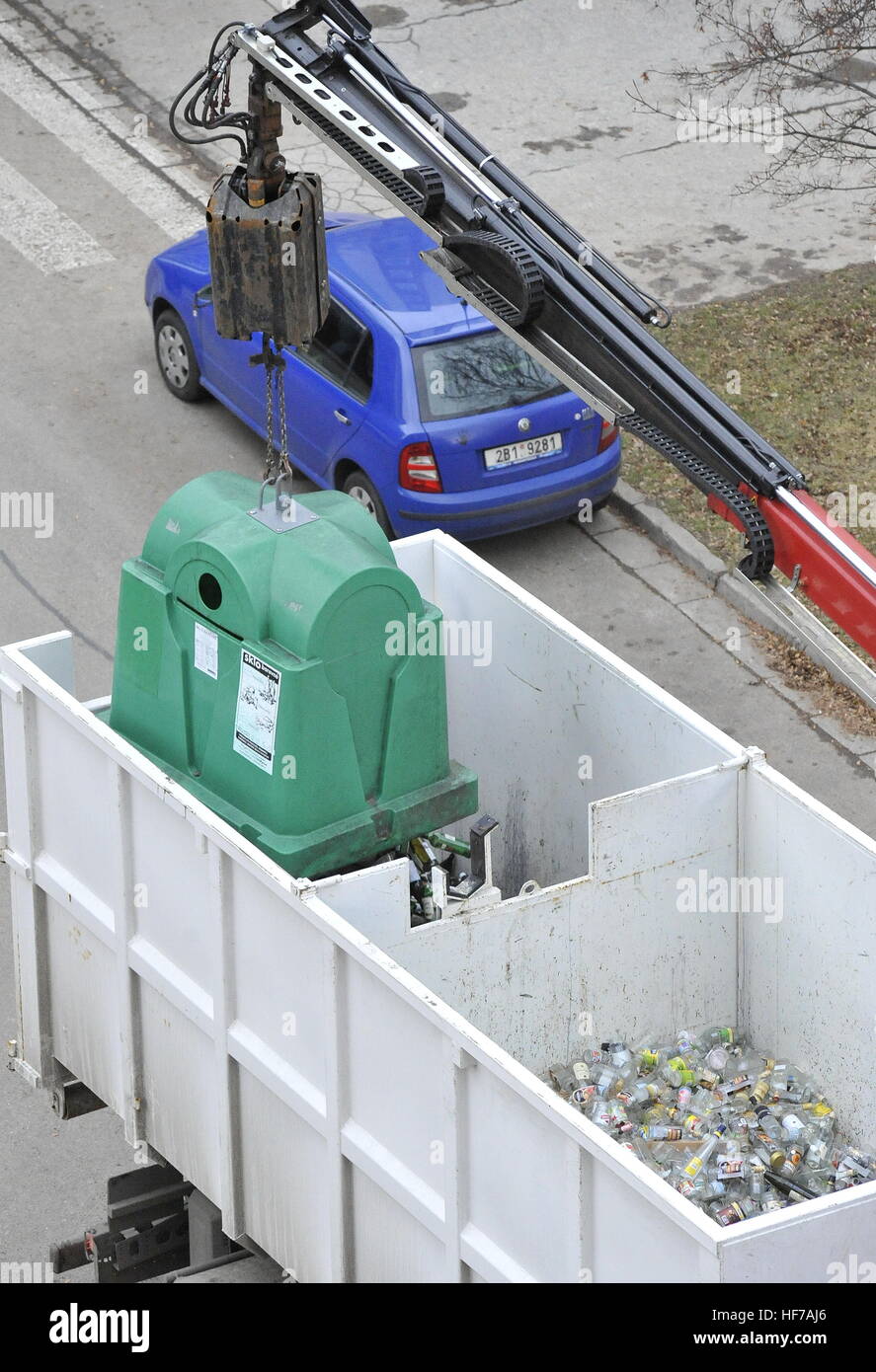 Glass recycling truck hi-res stock photography and images - Alamy