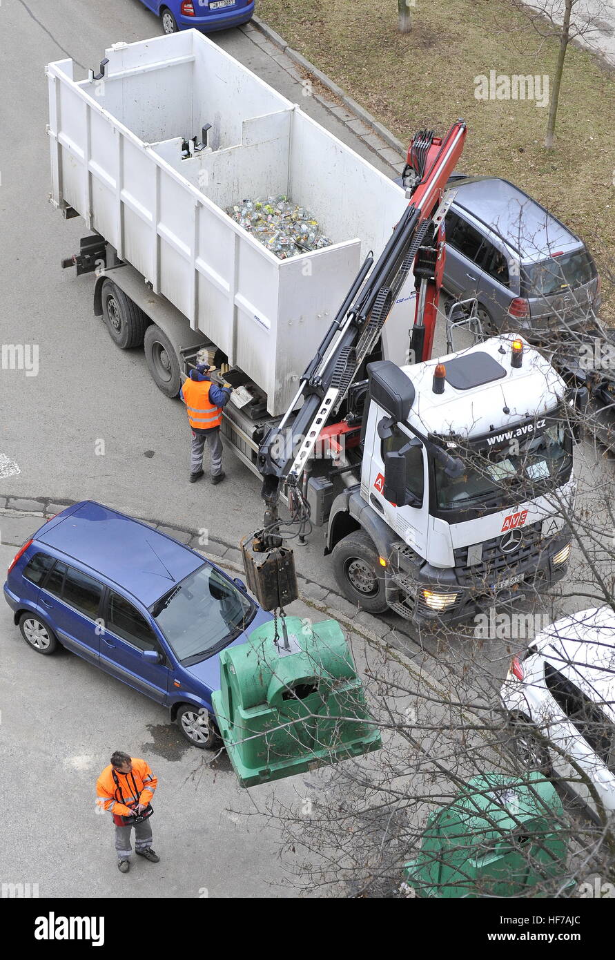 Glass recycling truck hi-res stock photography and images - Alamy
