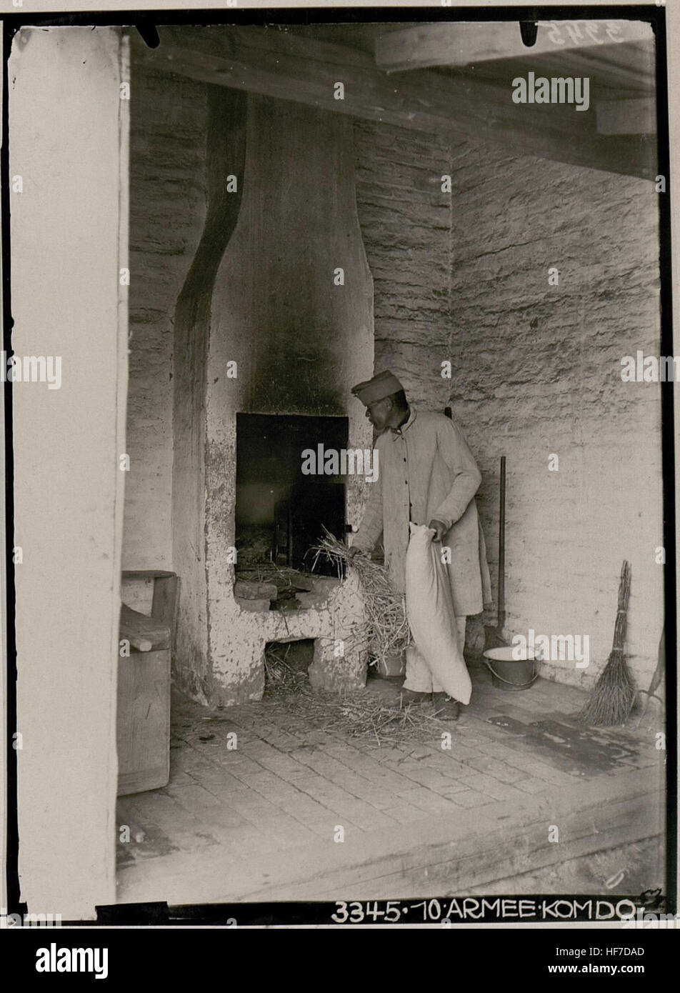 A method for disinfecting fecal matter in buckets, using a burning ...
