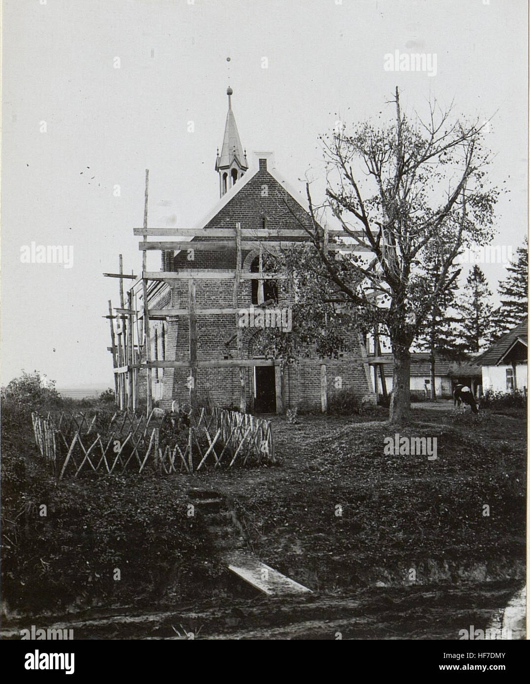 A photograph from 'Kriegsalbum 108,' illustrating a scene from World ...