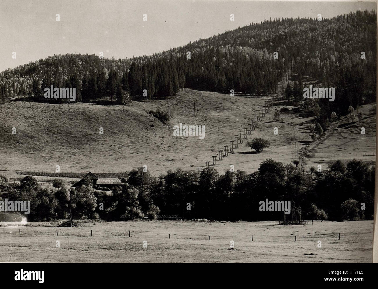 This historical image from the First World War shows the Drahtseilbahn ...