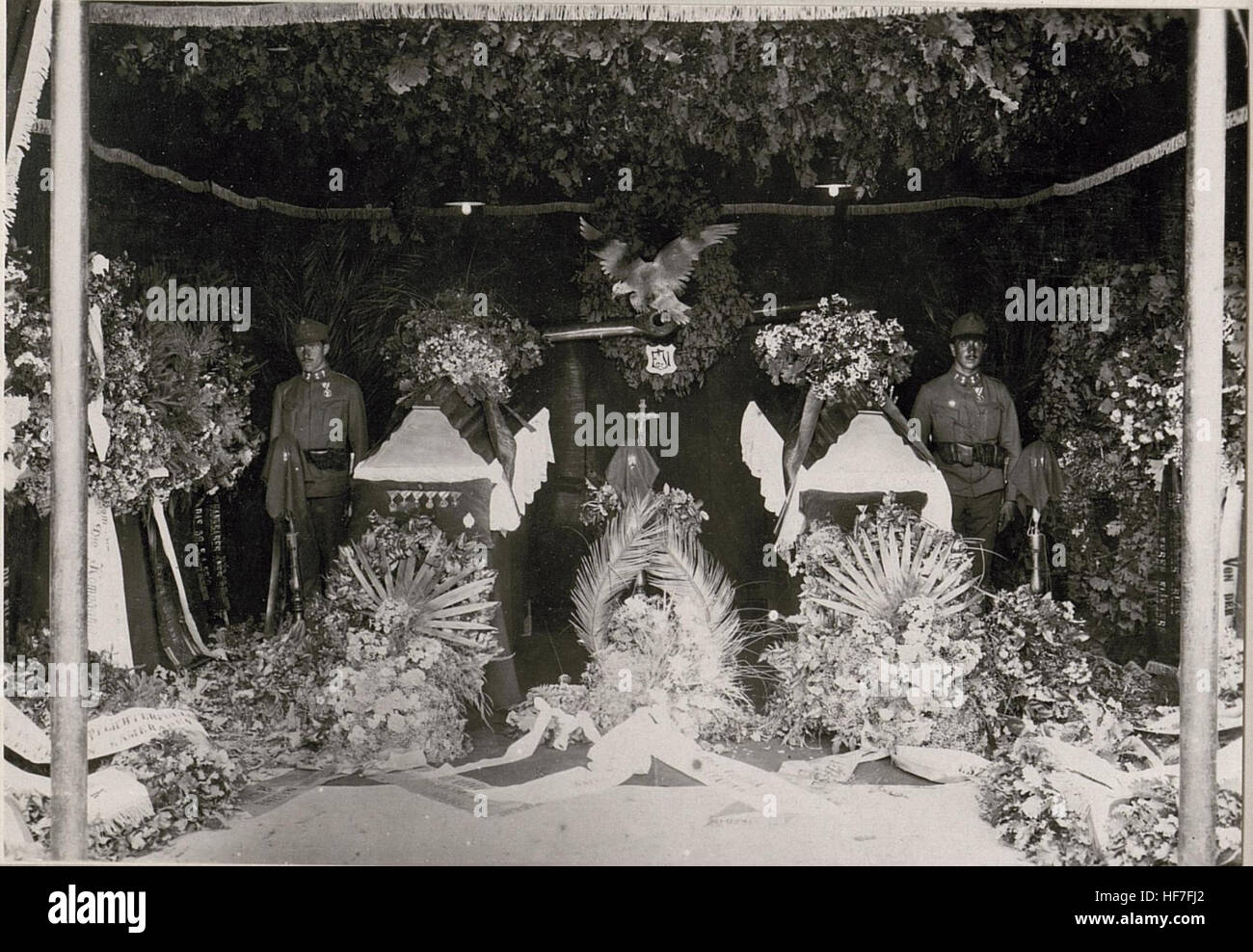 War time mourning hi-res stock photography and images - Alamy