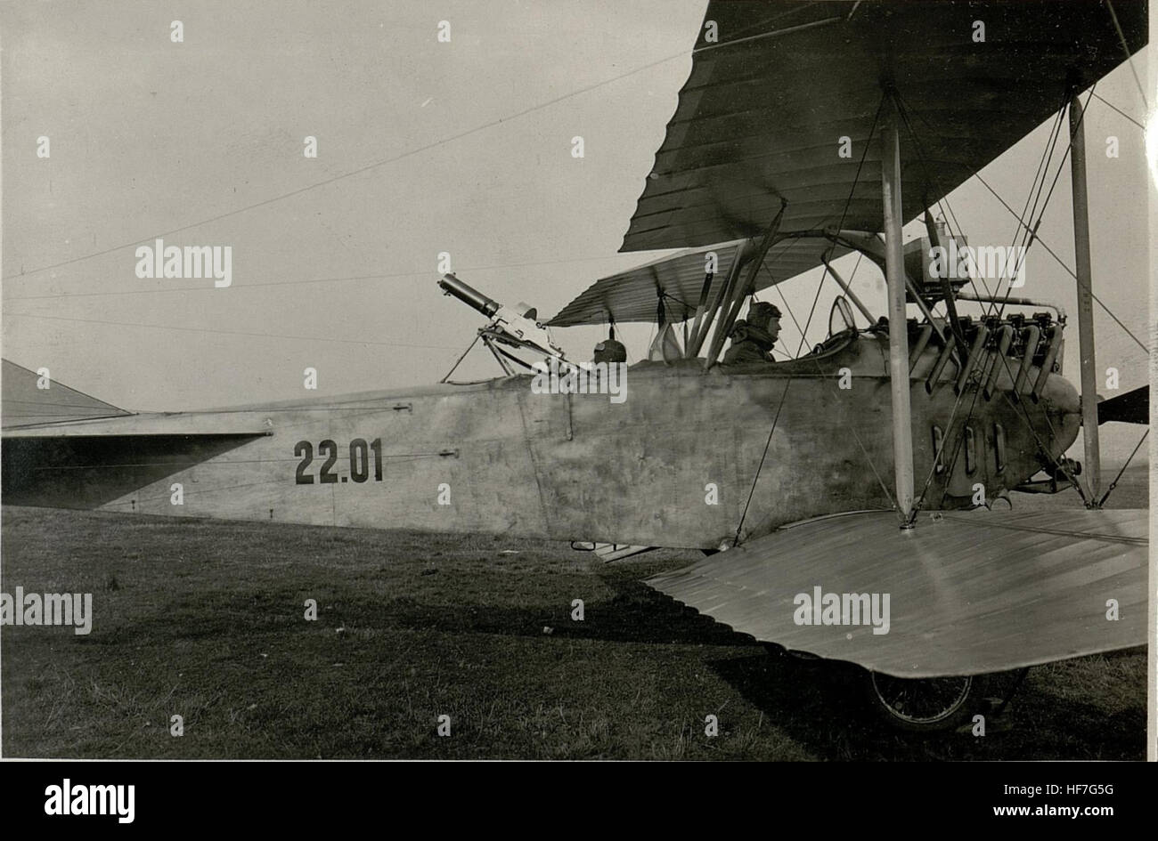 The photograph depicts a World War I combat apparatus equipped with a ...