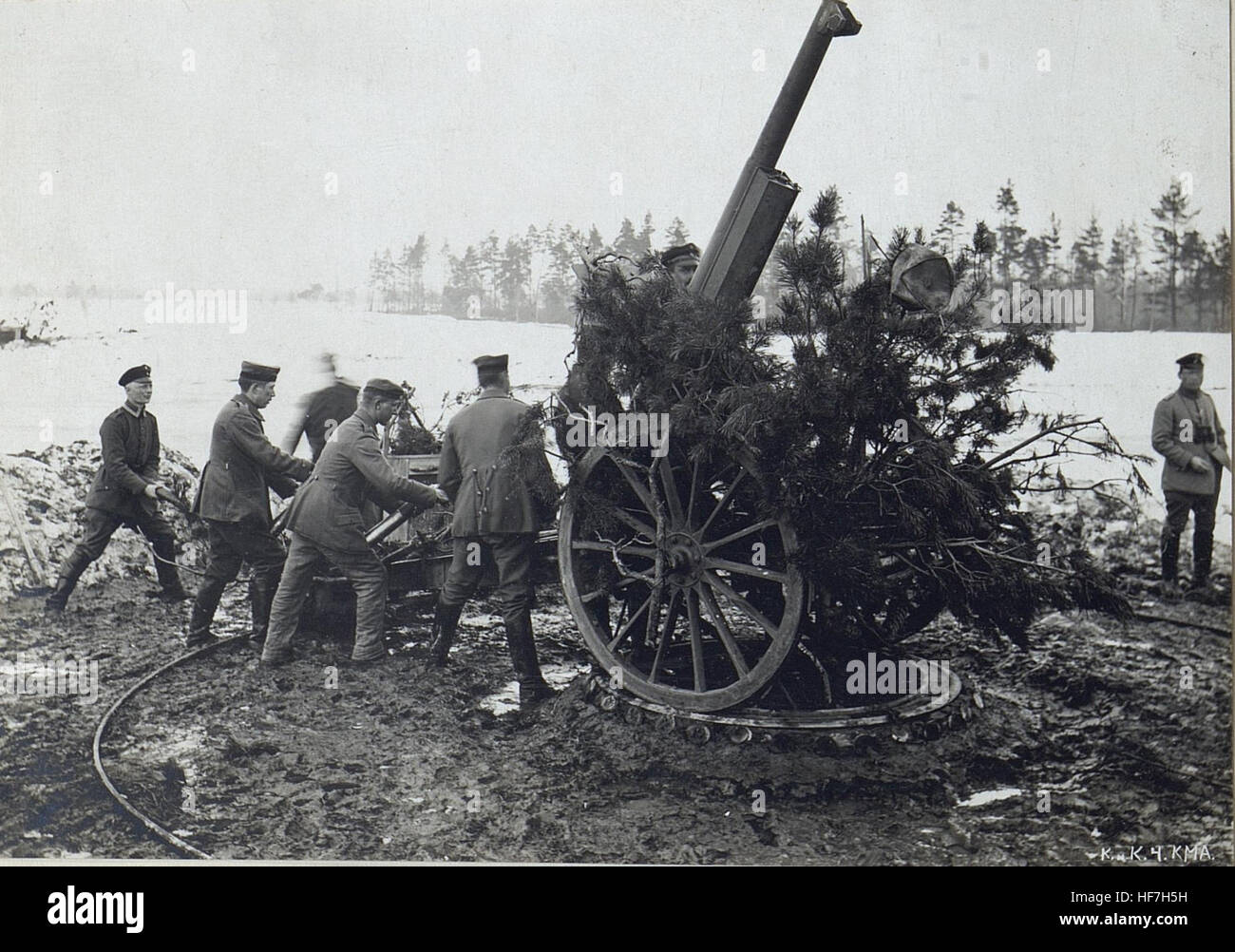 This image from World War I shows a German Flak unit at Harzofen ...