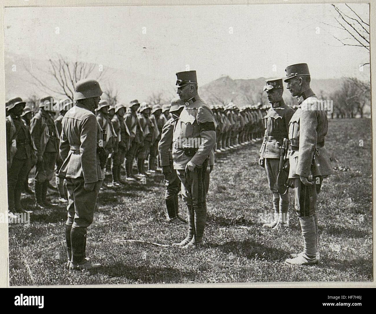 This image shows a military inspection by Landesverteidigungsminister ...
