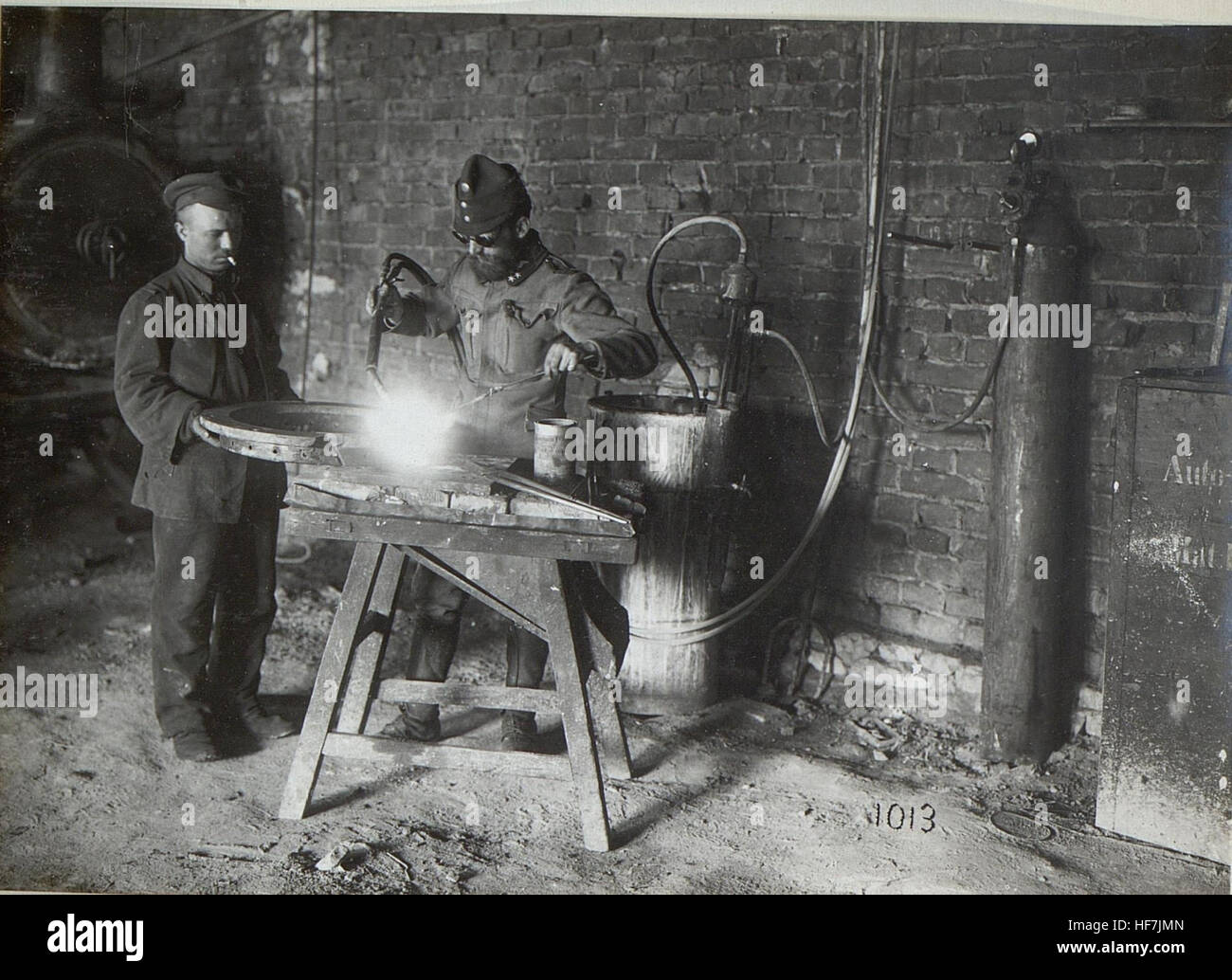 Industrial operations during wwi hi-res stock photography and images ...