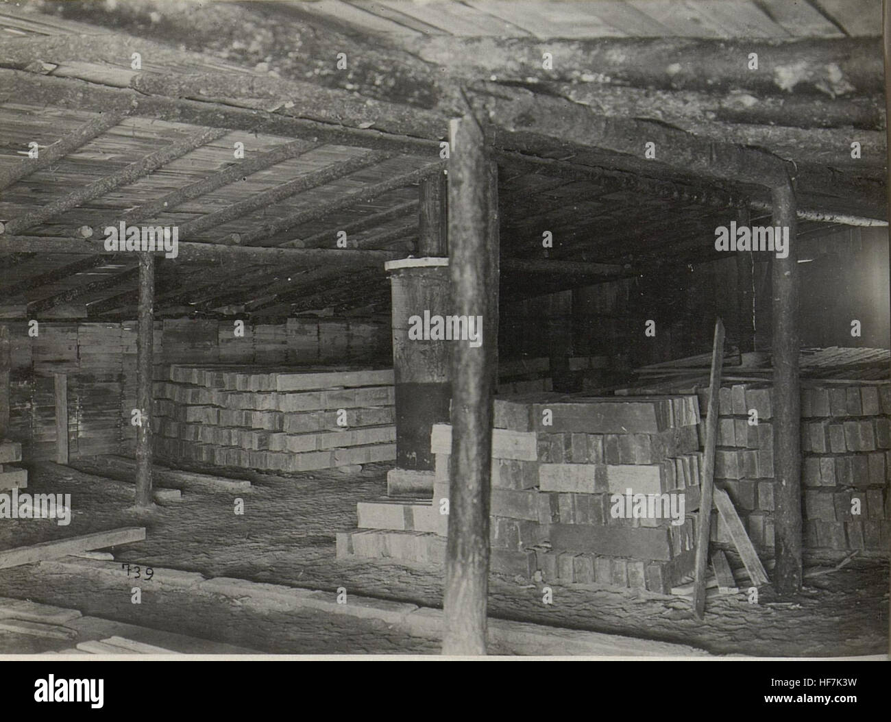 The photograph 'Industrieanlagen der 4. Armee nahe Kowel' depicts ...