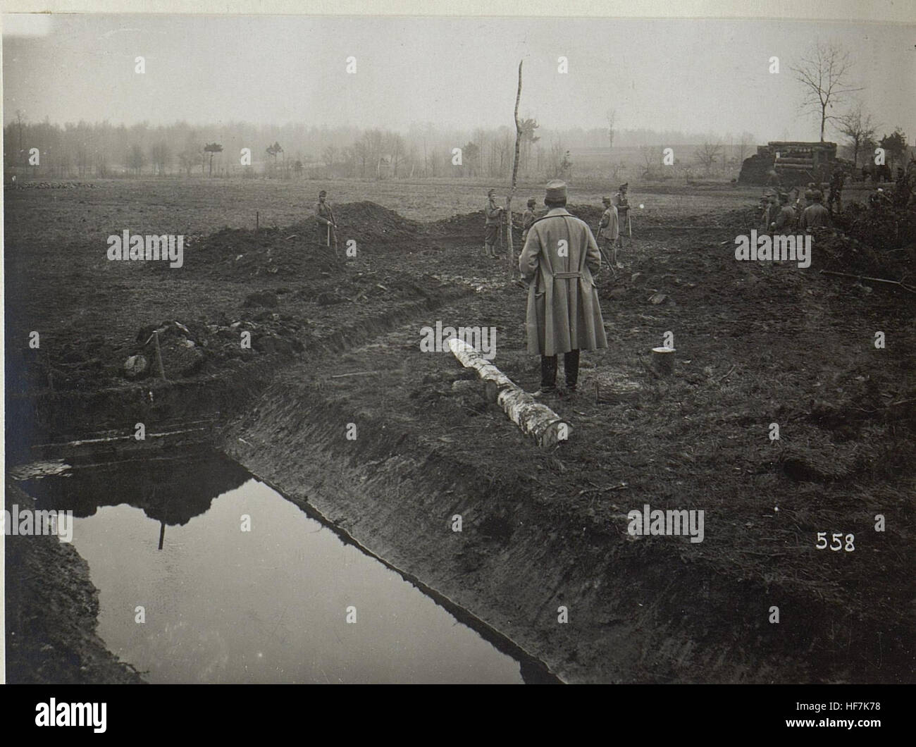 This image from the Kriegsalbum 95 collection depicts a World War I ...