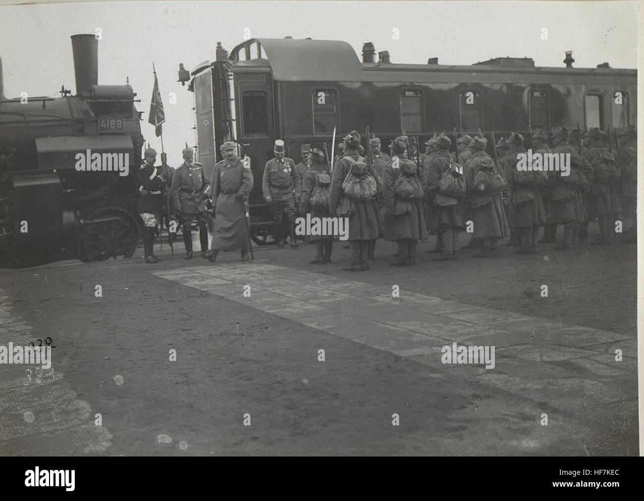 This image from *Kriegsalbum 95* captures a moment during World War I ...