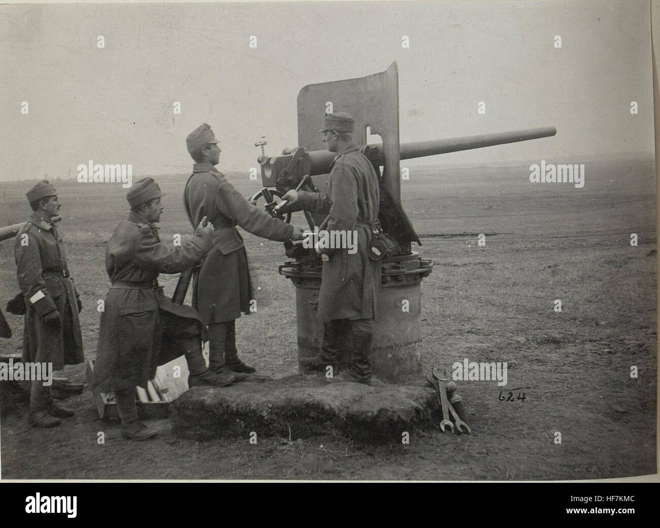 This image is part of 'Kriegsalbum 95,' a collection of World War I ...