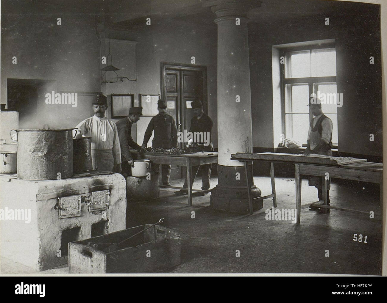 The image 'Kriegsalbum 95, Bild 28403' is from a World War I collection ...