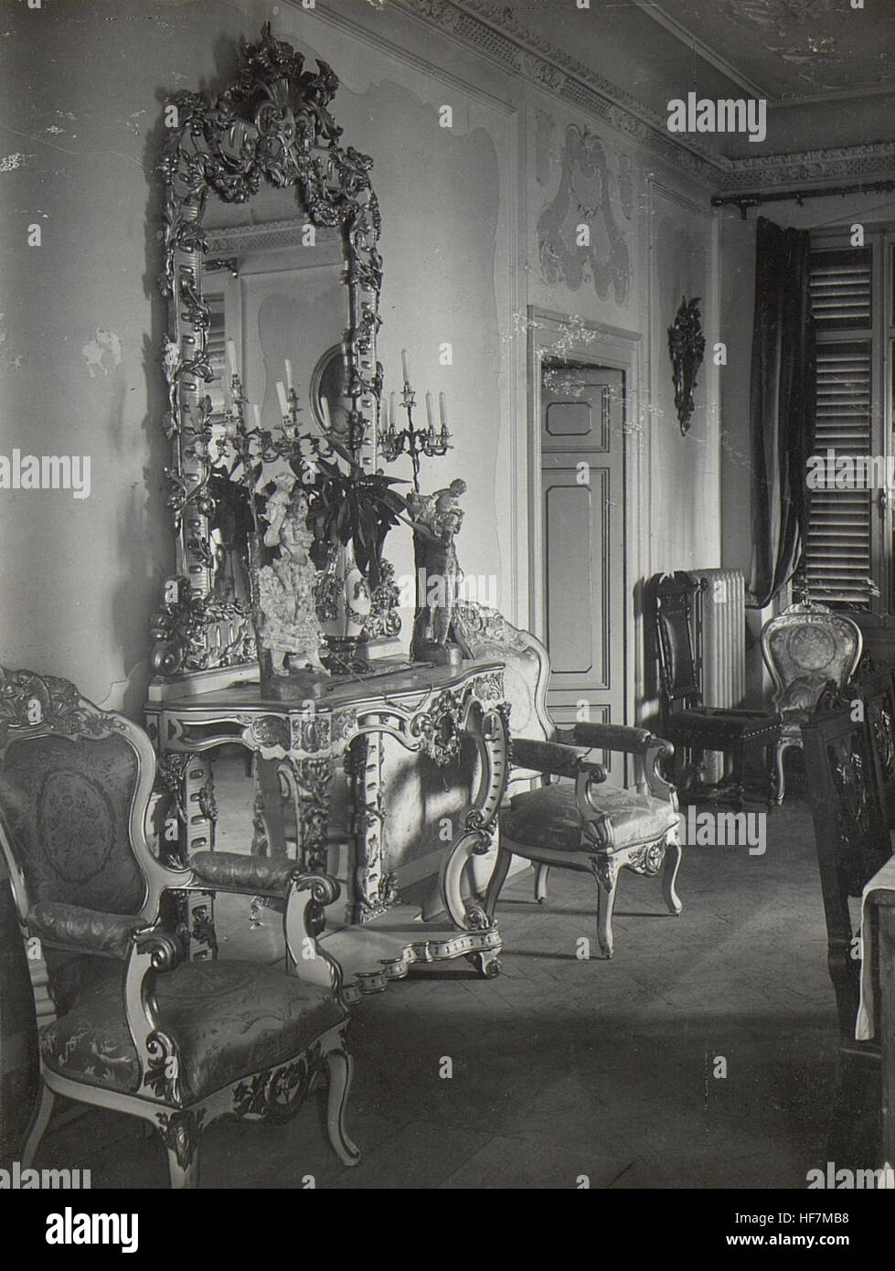 This image shows a Rococo-style salon in the Villa Gräfin Cassis ...