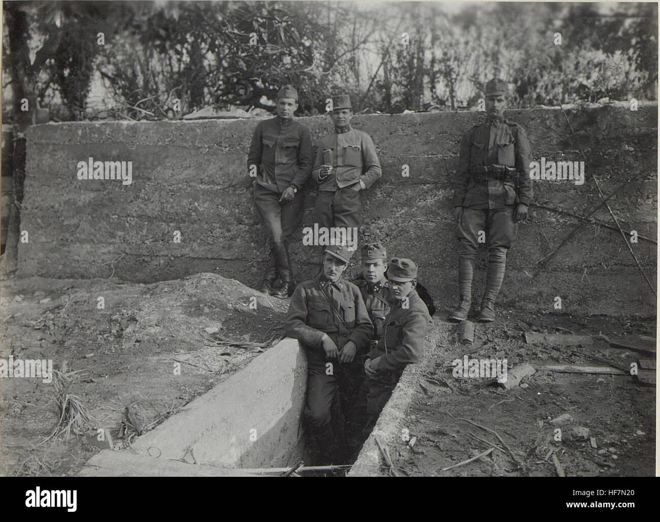 This photograph from the First World War depicts the Regimentskommando ...