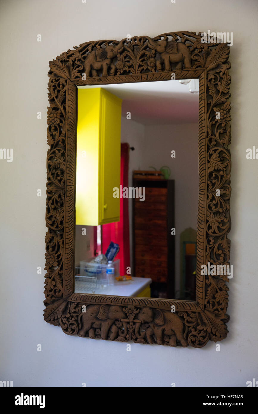 Back of mirror home hi-res stock photography and images - Alamy