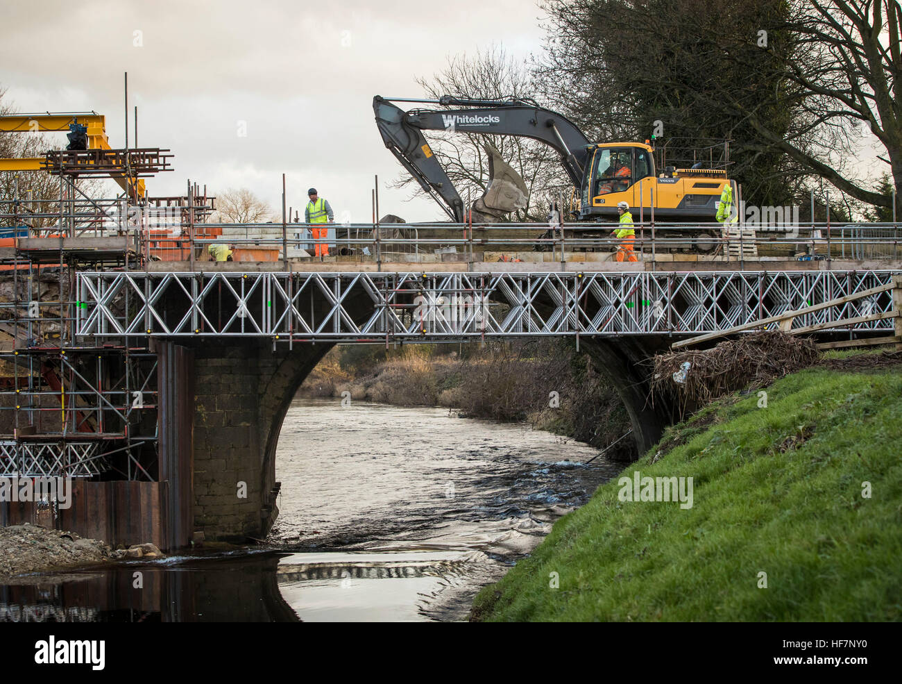 Work continues on the 18th Century bridge in Tadcaster that crumbled ...