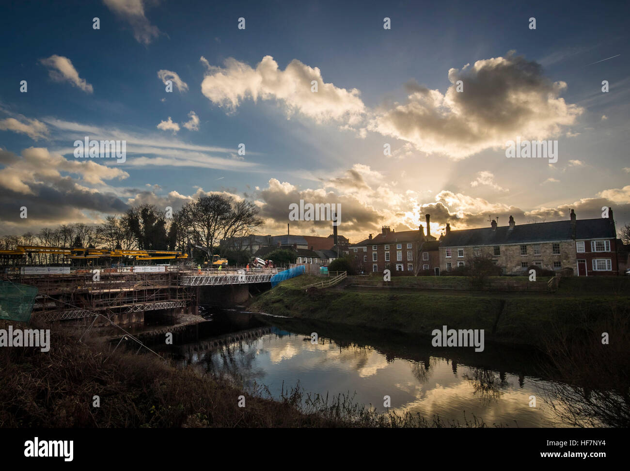 Work continues on the 18th Century bridge in Tadcaster that crumbled ...