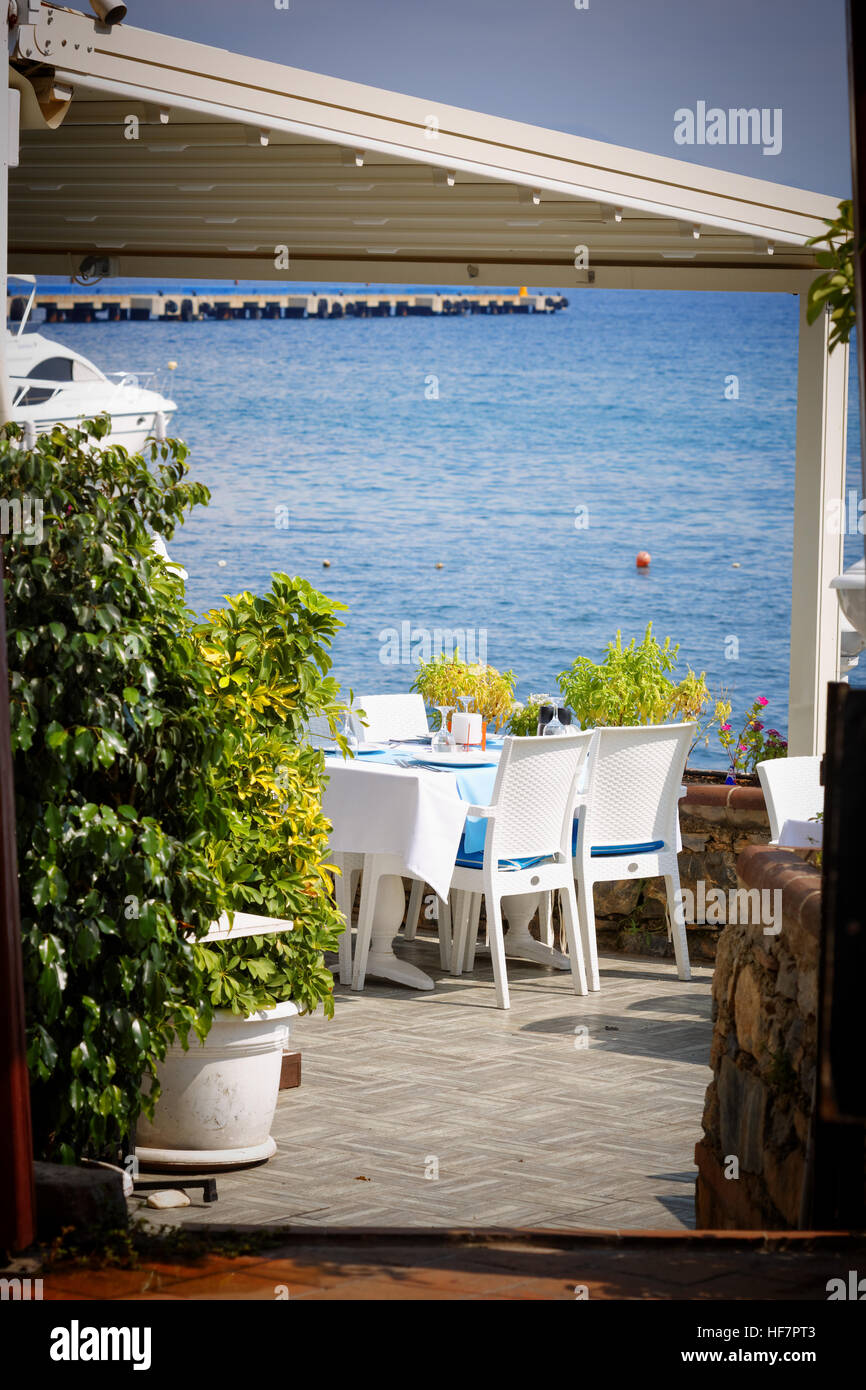 Cafe by the sea. Cafe del mar Stock Photo - Alamy