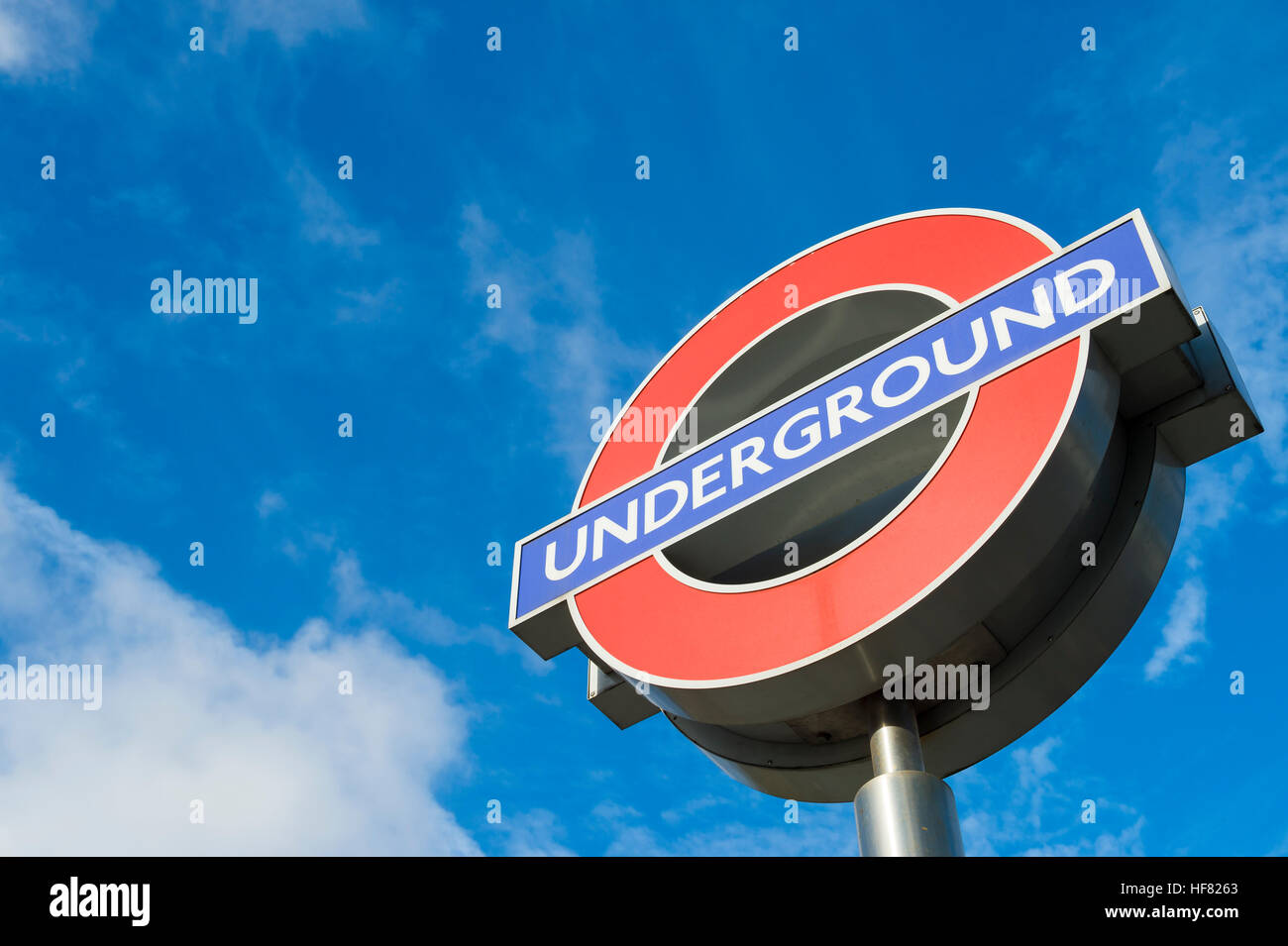 Underground london sign hi-res stock photography and images - Alamy