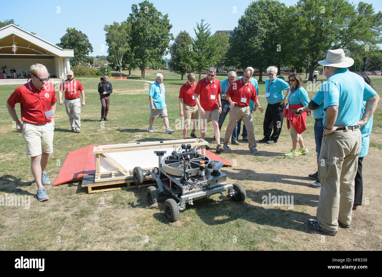 The Alabama Astrobotics team participates in the NASA-WPI Sample Return ...