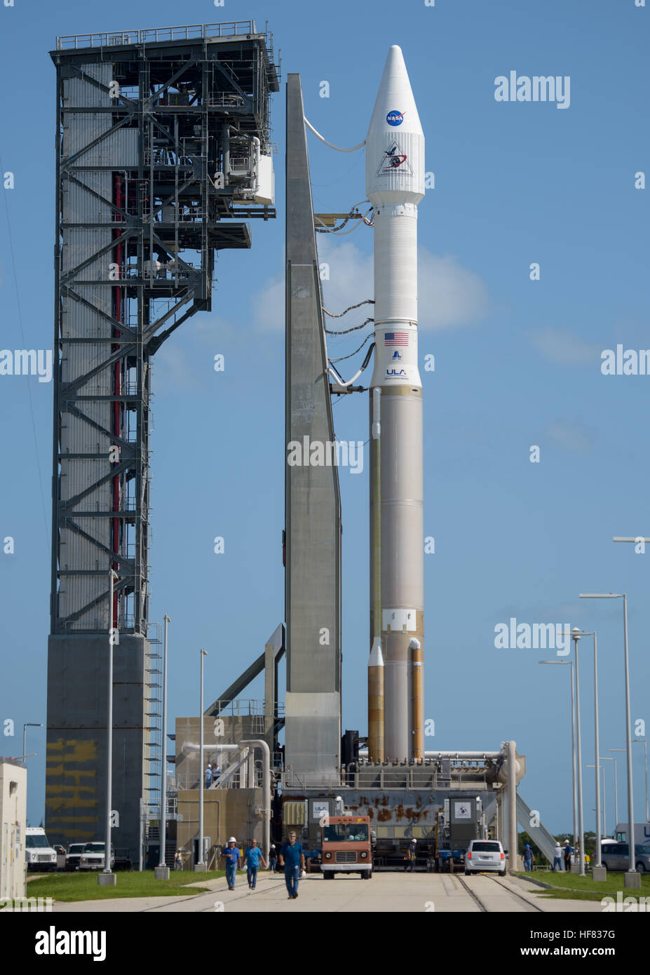 NASA's OSIRIS-REx spacecraft, designed to sample asteroid Bennu ...