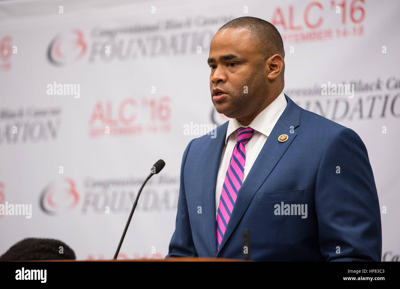 At the Annual Legislative Congress, Congressman Marc Veasey introduces ...